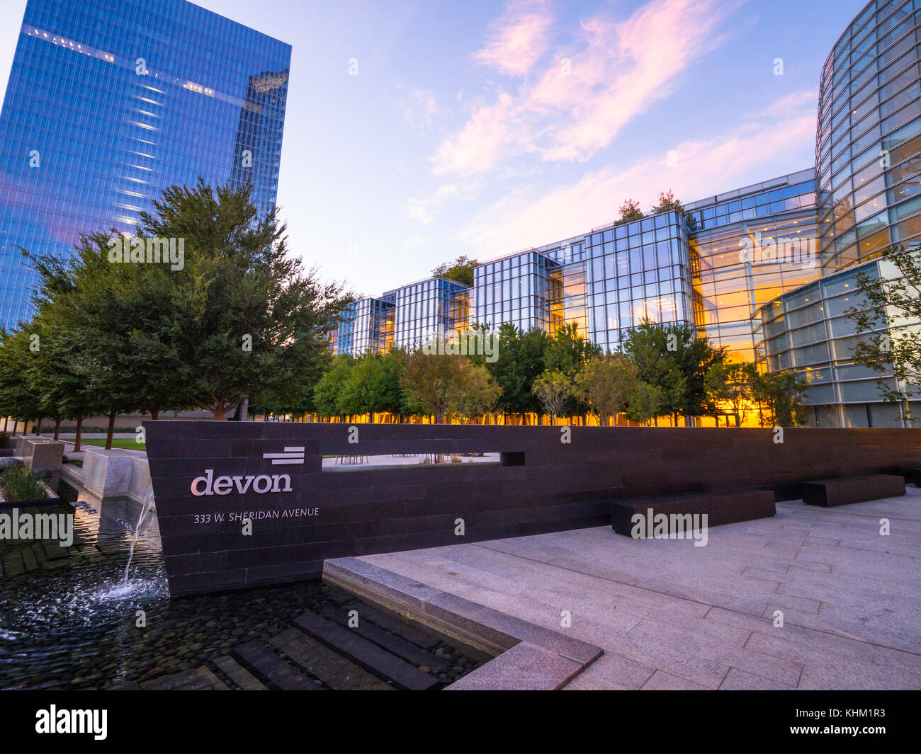 The modern architecture of Devon Energy buildings in Oklahoma City ...