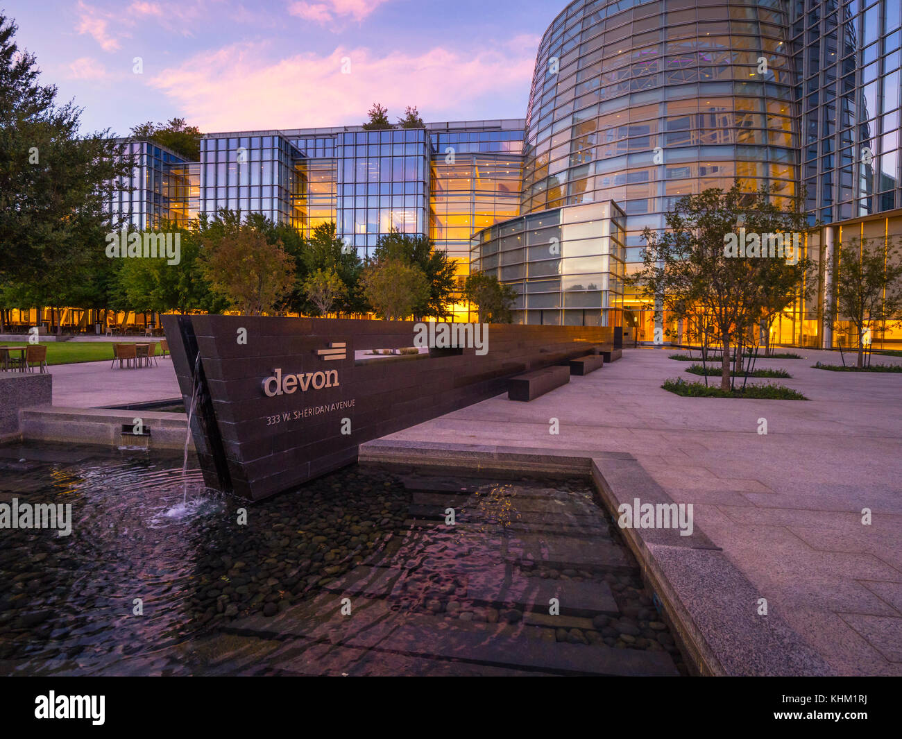 The modern architecture of Devon Energy buildings in Oklahoma City ...