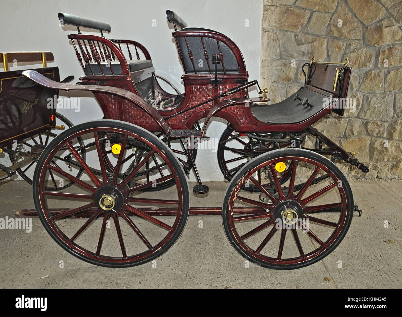 Vintage old style chariot in barn Stock Photo - Alamy