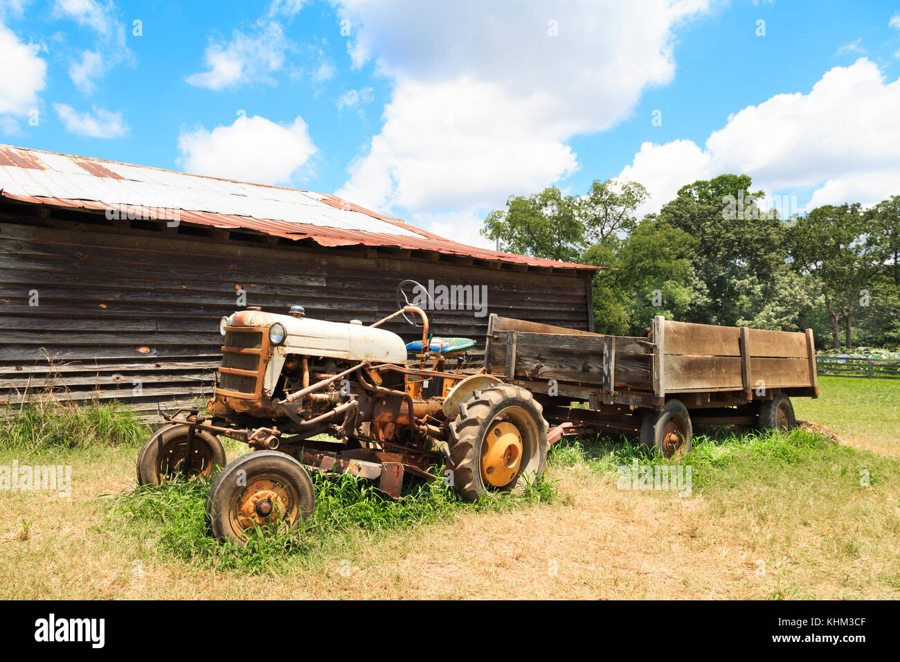 Rusty old farm tractor hi-res stock photography and images - Alamy