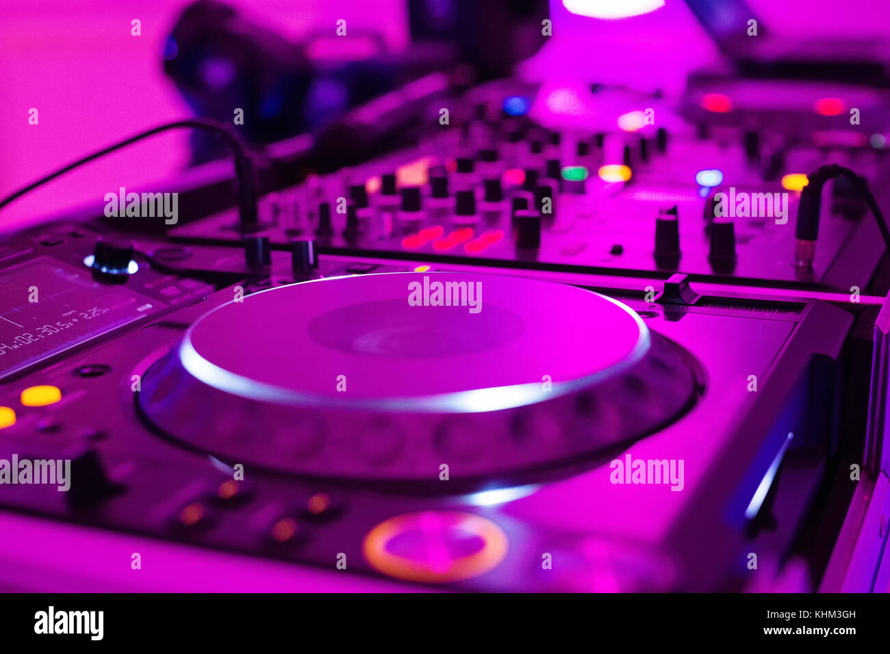 Wedding dj evening hi-res stock photography and images - Alamy