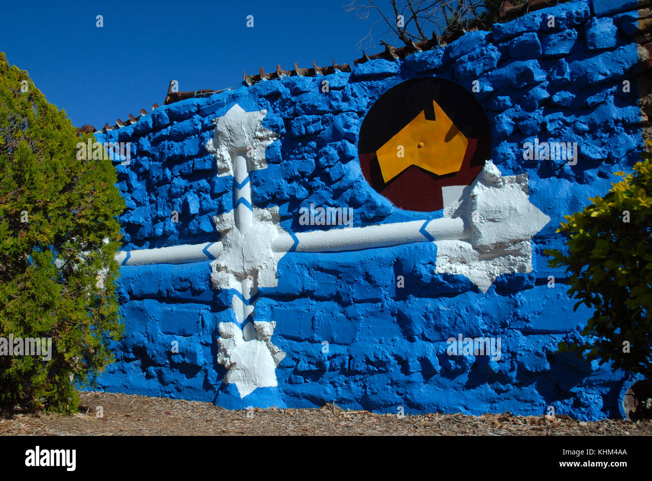 Painted Eureka Flag on Arno’s Wall, Winton, Central Queensland ...
