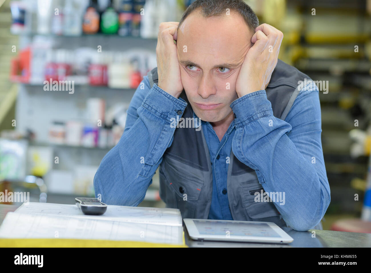 Bored worker hi-res stock photography and images - Alamy