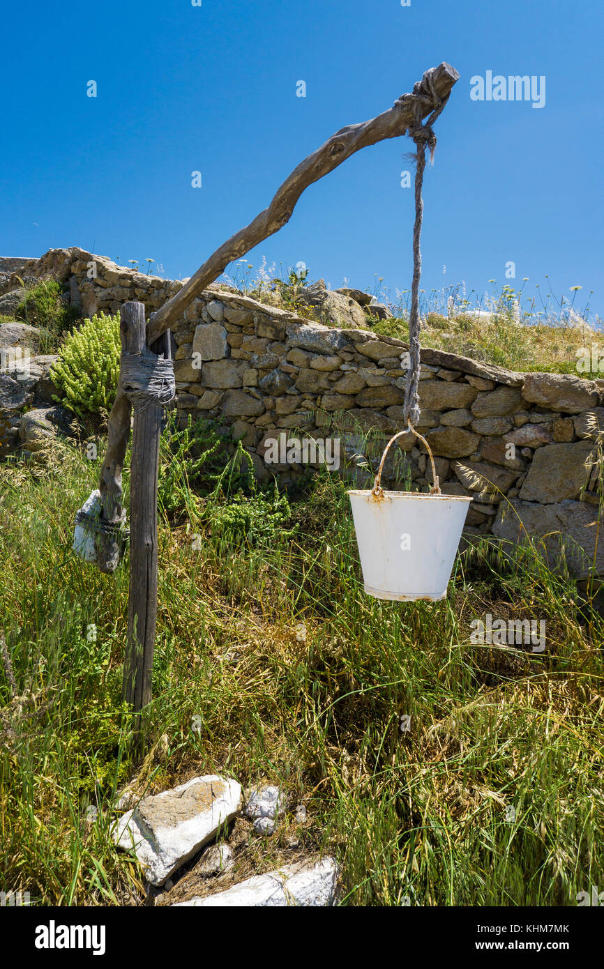 Traditioneller brunnen hi-res stock photography and images - Alamy