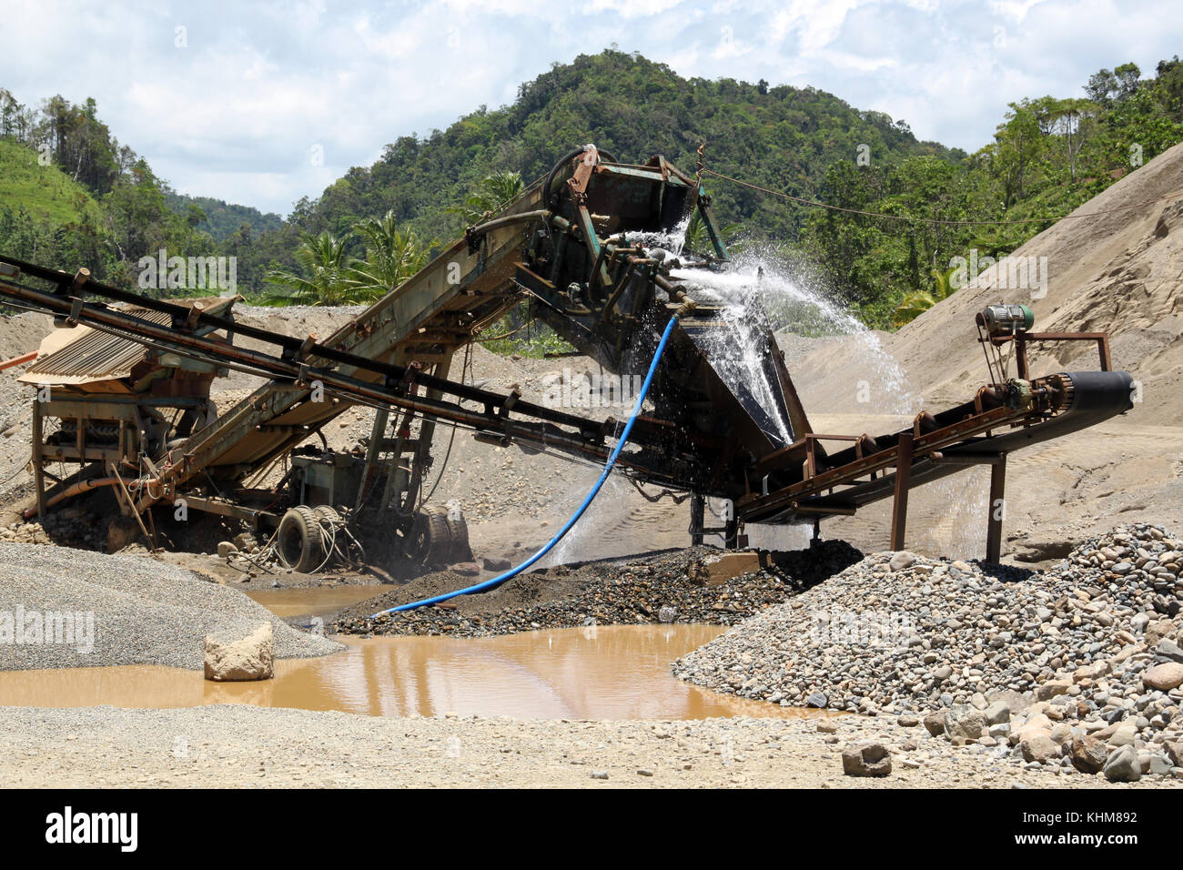 Gravel stream bank hi-res stock photography and images - Alamy