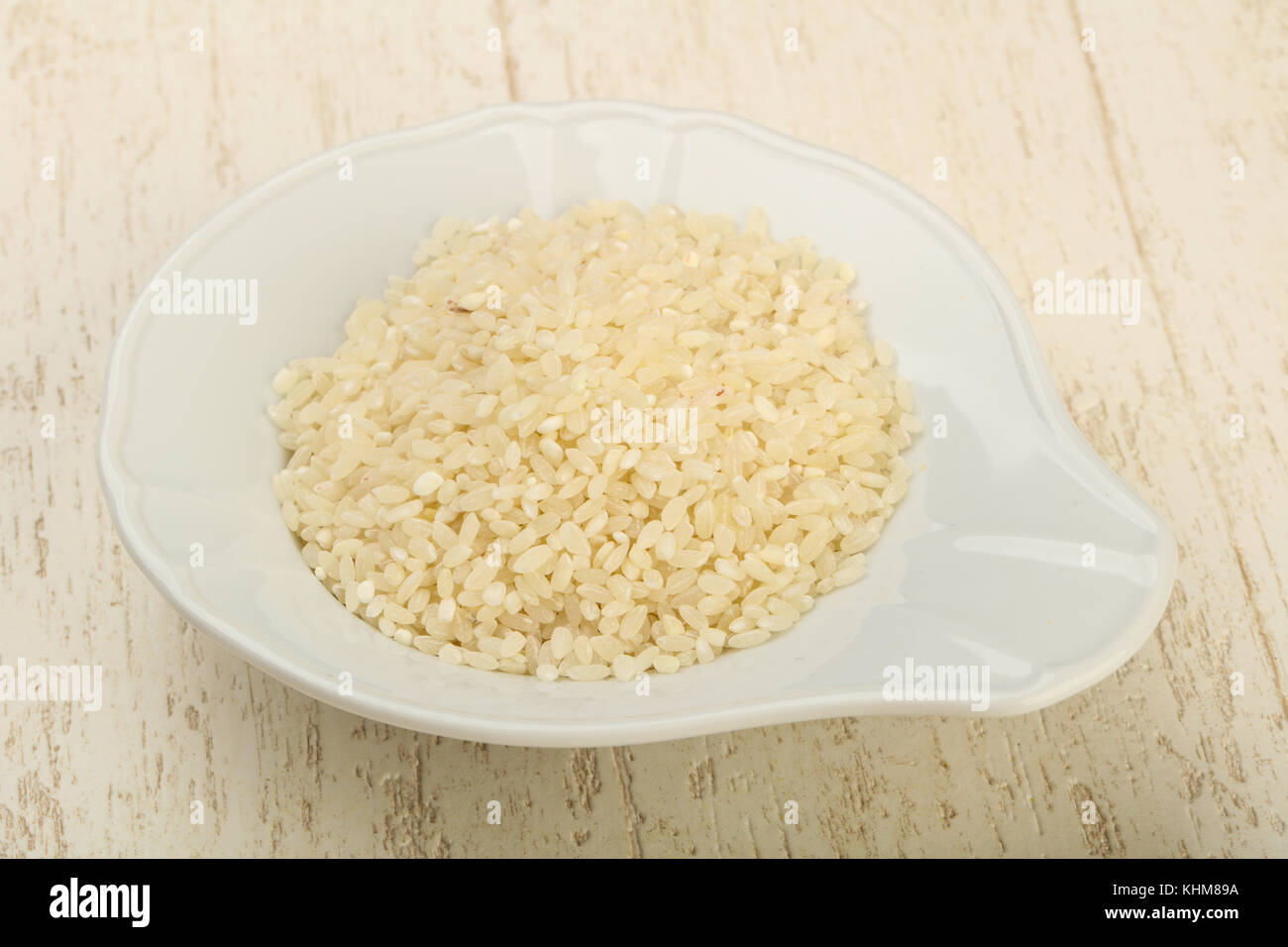 Raw rice heap in the bowl - ready for cooking Stock Photo - Alamy