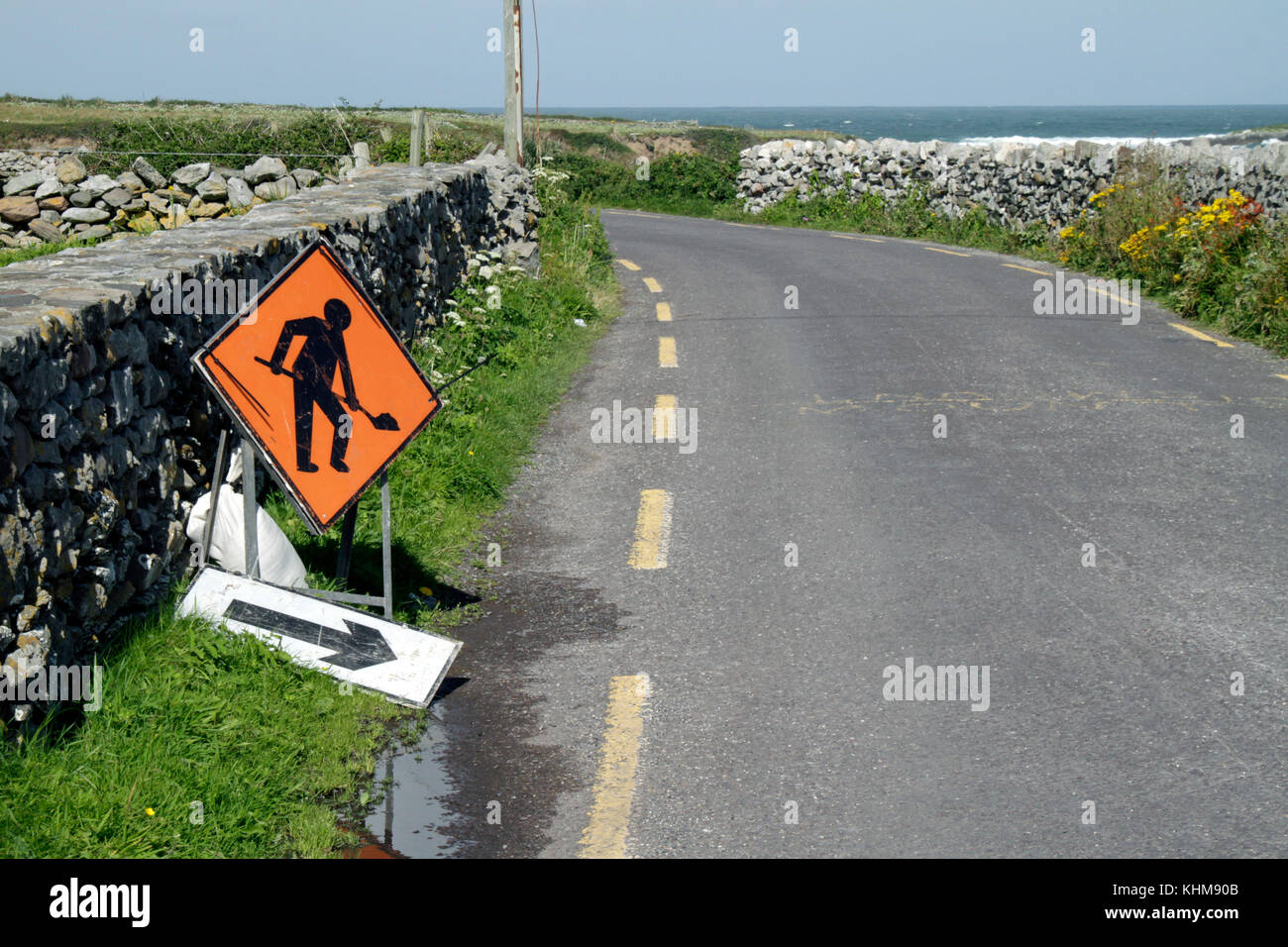 Signaling arrow hi-res stock photography and images - Alamy