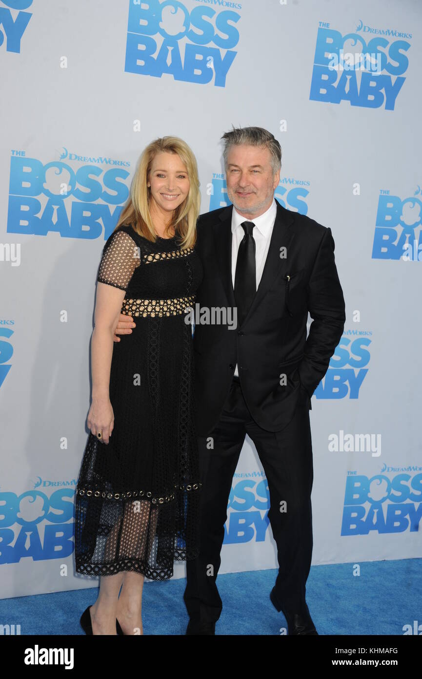 NEW YORK, NY - MARCH 20: Lisa Kudrow, Alec Baldwin attends 'The Boss ...