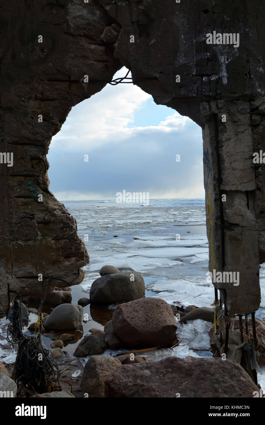 Sea through arch window arch hi-res stock photography and images - Alamy