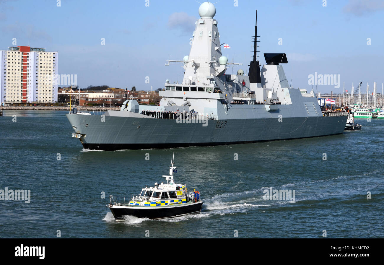 HMS Duncan, royal navy destroyer Stock Photo - Alamy