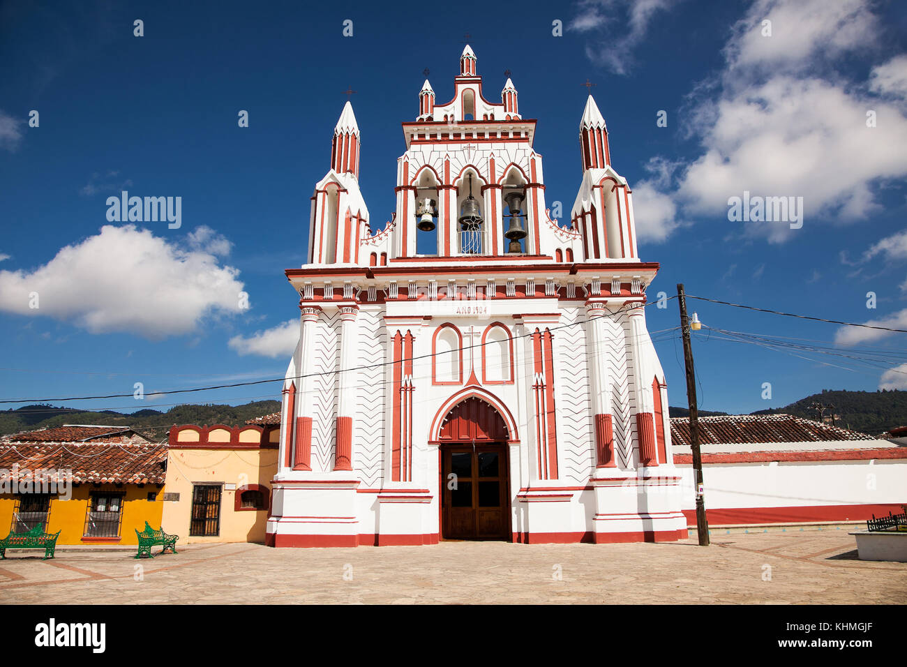 San juan chamula chiapas church hi-res stock photography and images - Alamy