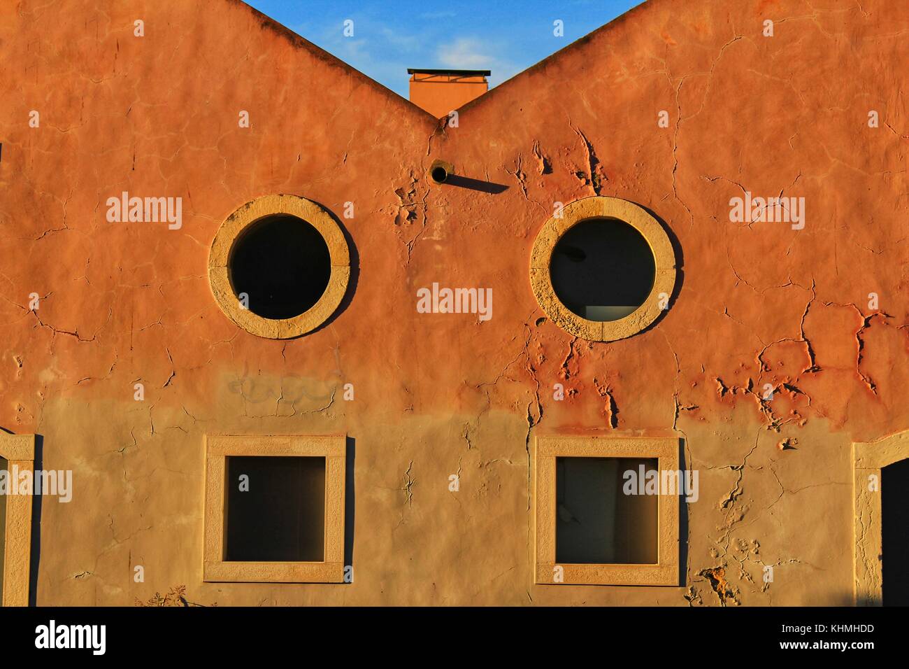 Abandoned warehouse building sunset hi-res stock photography and images ...