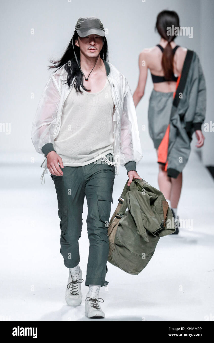Shanghai Fashion Week S/S 2018 - AKCLUB - Catwalk Featuring: Model ...