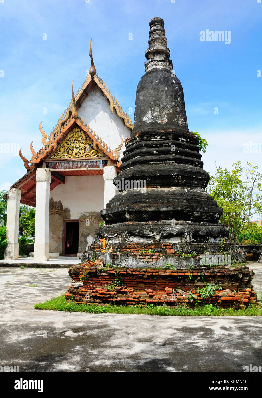 Ancient Pagoda at Khok Kham temple, Samut Sakhon, Thailand Stock Photo ...