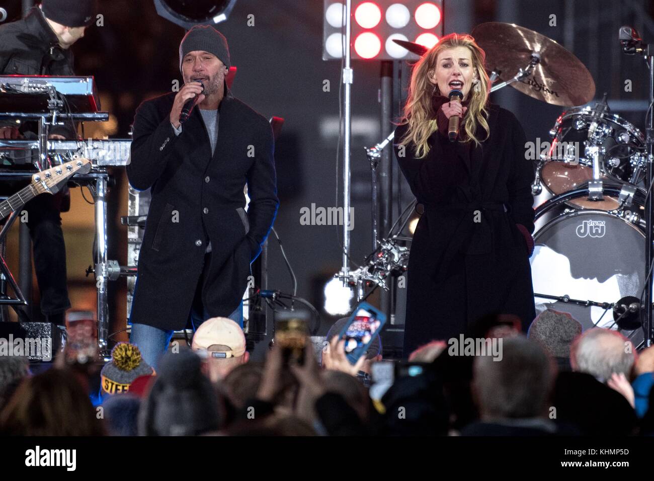 New York, NY, USA. 17th Nov, 2017. Tim McGraw, Faith Hill on stage for ...