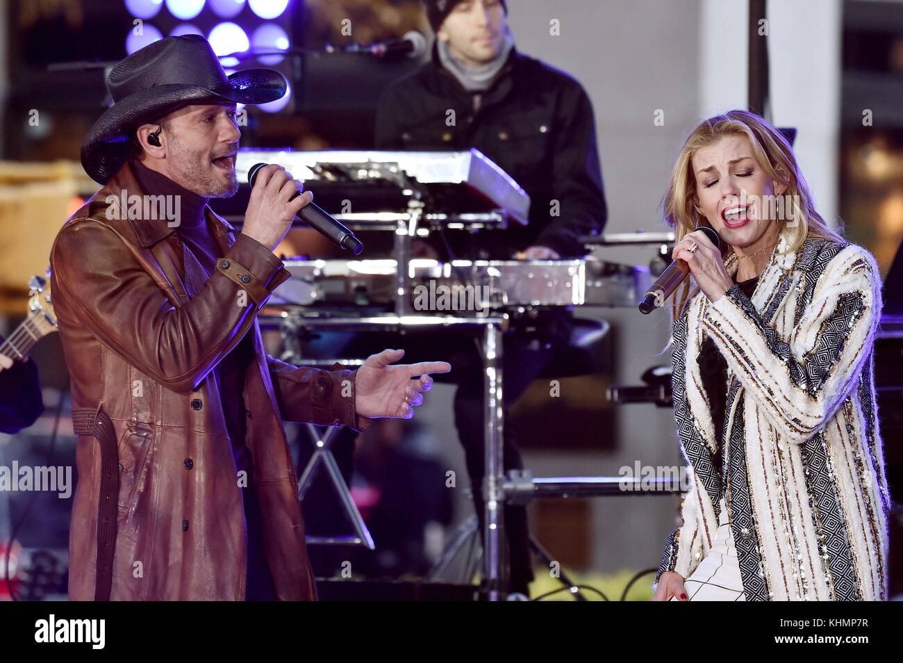 New York, NY, USA. 17th Nov, 2017. Tim McGraw, Faith Hill on stage for ...
