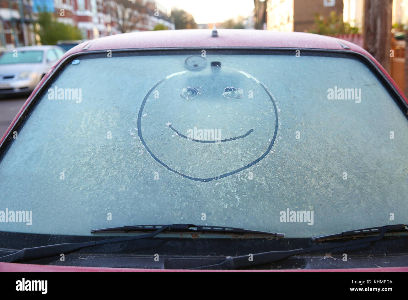 London, UK. 17th Nov, 2017. A smiley face on an icy car windscreen ...