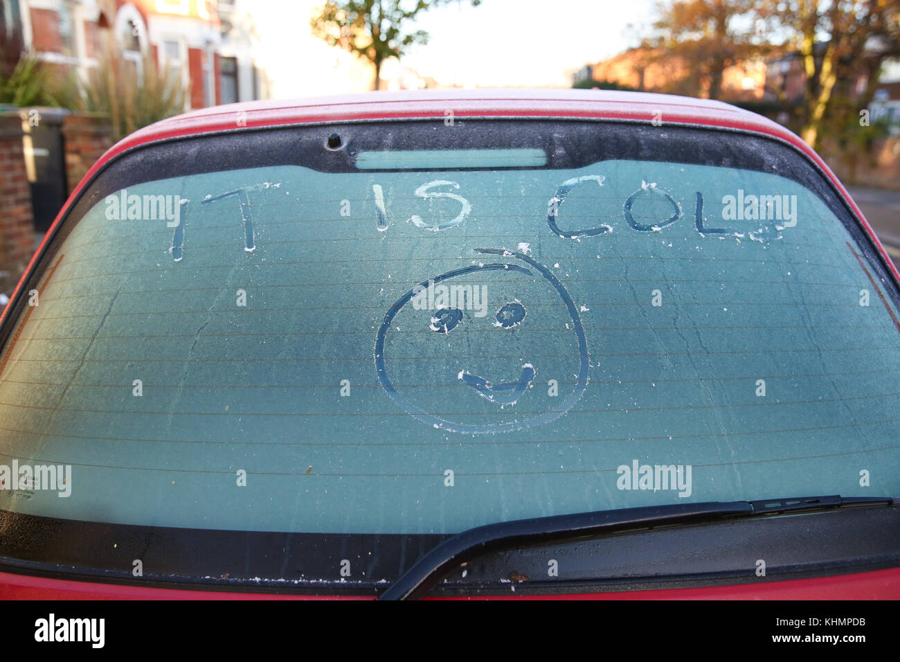 London, UK. 17th Nov, 2017. A smiley face on an icy car windscreen ...