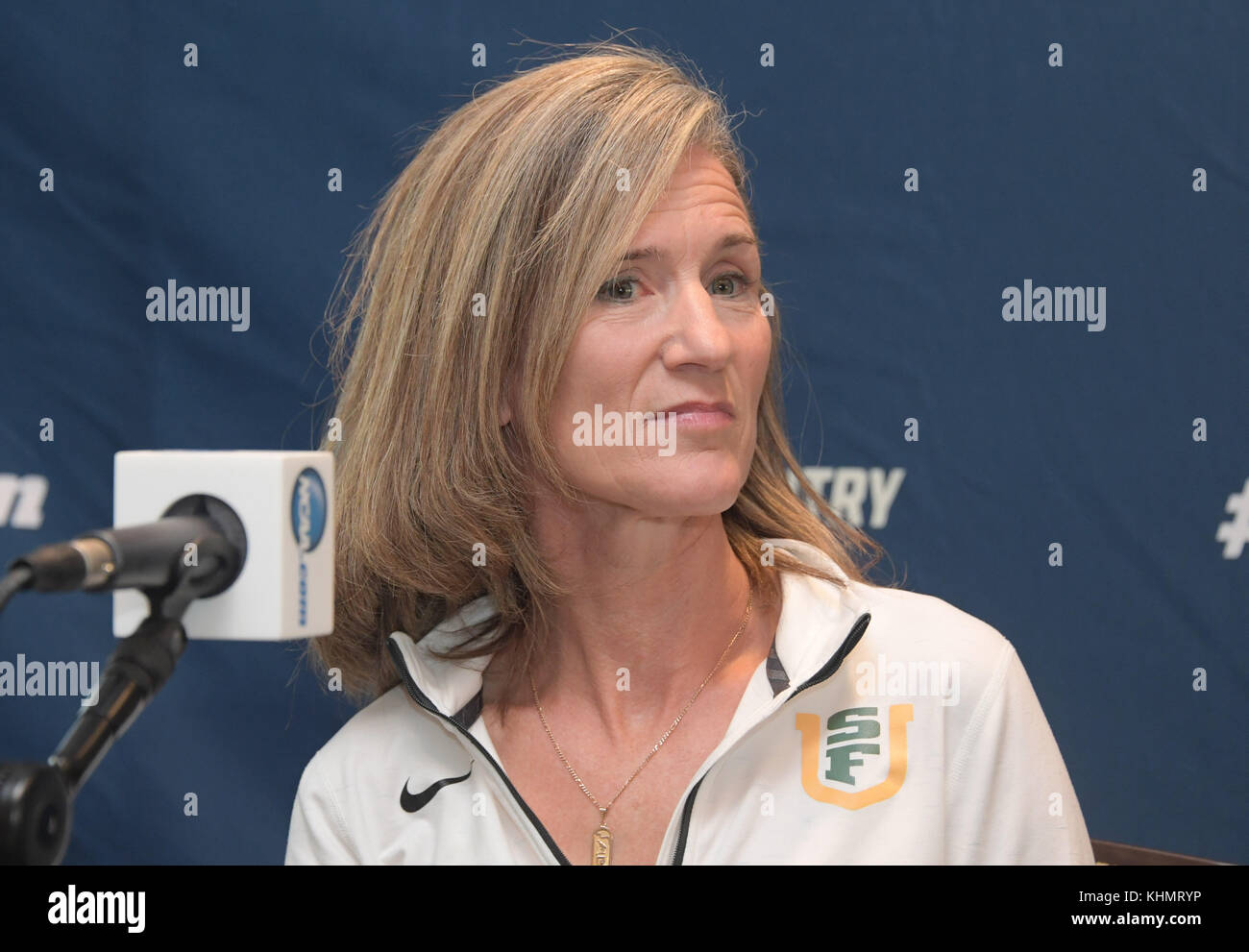 Louisville, United States. 17th Nov, 2017. USF Dons coach Helen Lehman ...