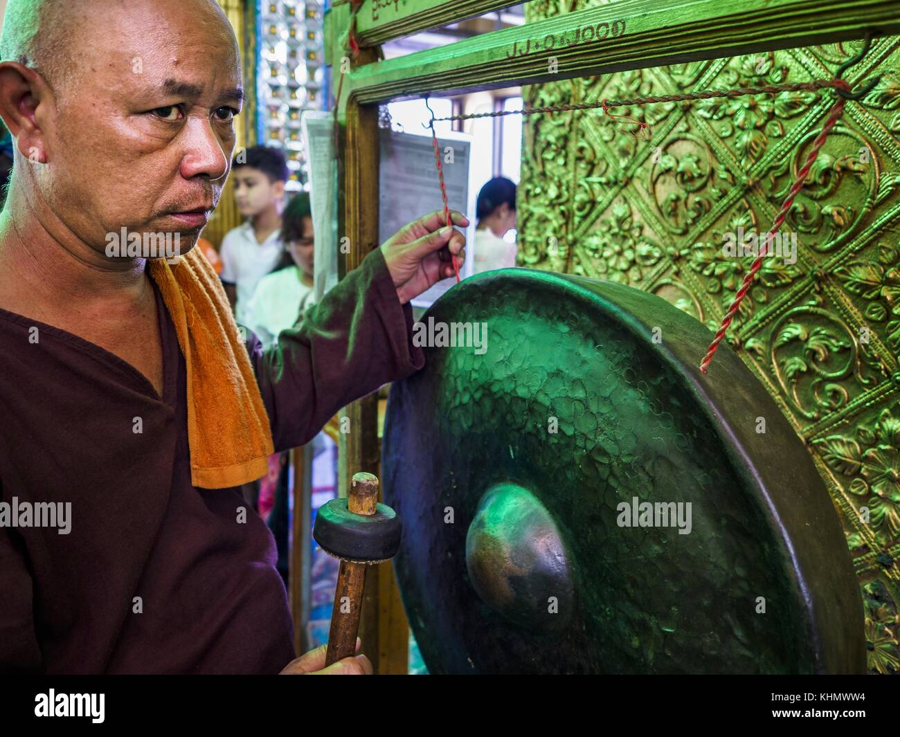 Yangon, Yangon Region, Myanmar. 18th Nov, 2017. A man bangs a prayer ...
