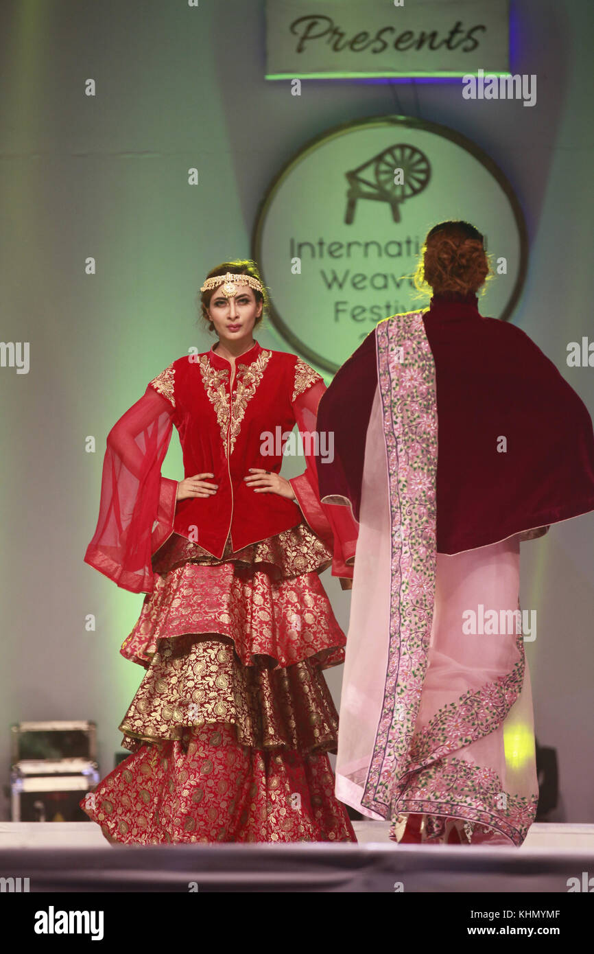 Dhaka, Bangladesh. 17th Nov, 2017. Bangladeshi models display cloths ...