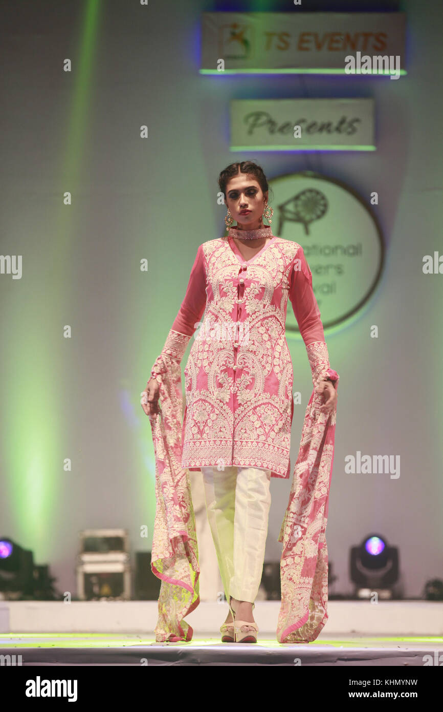 Dhaka, Bangladesh. 17th Nov, 2017. Bangladeshi models display cloths ...