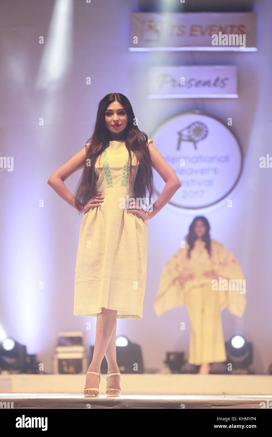 Dhaka, Bangladesh. 17th Nov, 2017. Bangladeshi models display cloths ...