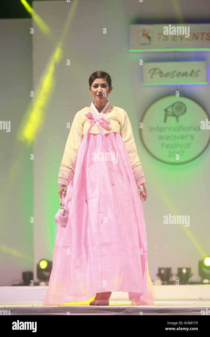Dhaka, Bangladesh. 17th Nov, 2017. Bangladeshi models display cloths ...