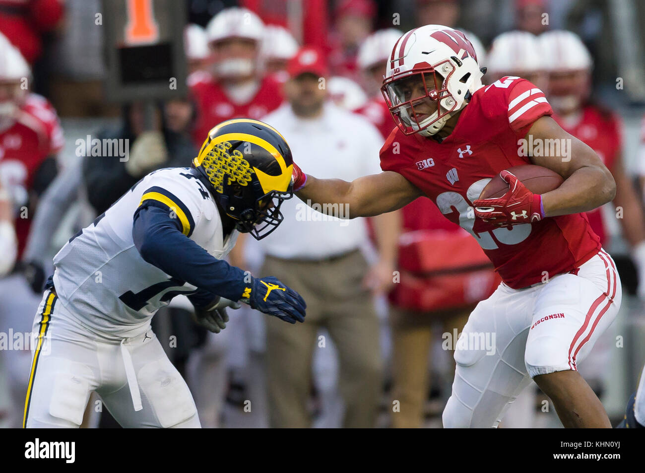 Madison, WI, USA. 18th Nov, 2017. Wisconsin Badgers running back ...