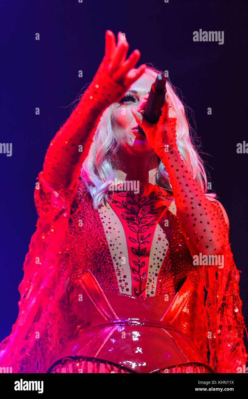 Singer faye tozer hi-res stock photography and images - Alamy