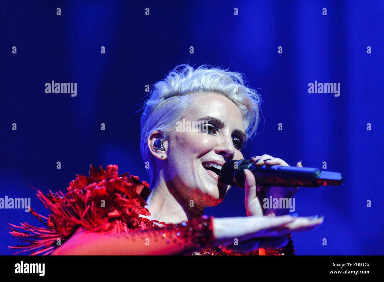 Claire richards steps performing live hi-res stock photography and ...