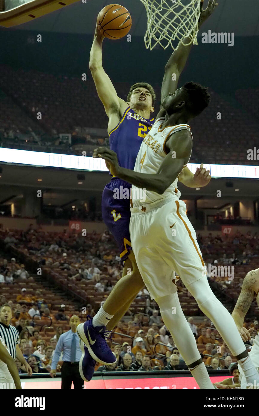 Halftime. 18th Nov, 2017. Eli Pepper #22 of the Lipscomb Bison in ...