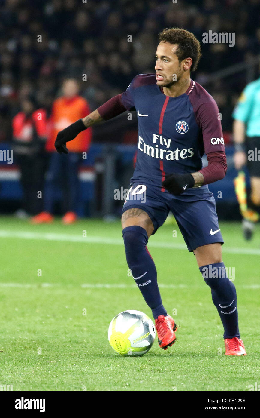 Paris, France. 18th Nov, 2017. Neymar Jr. in action during the French ...