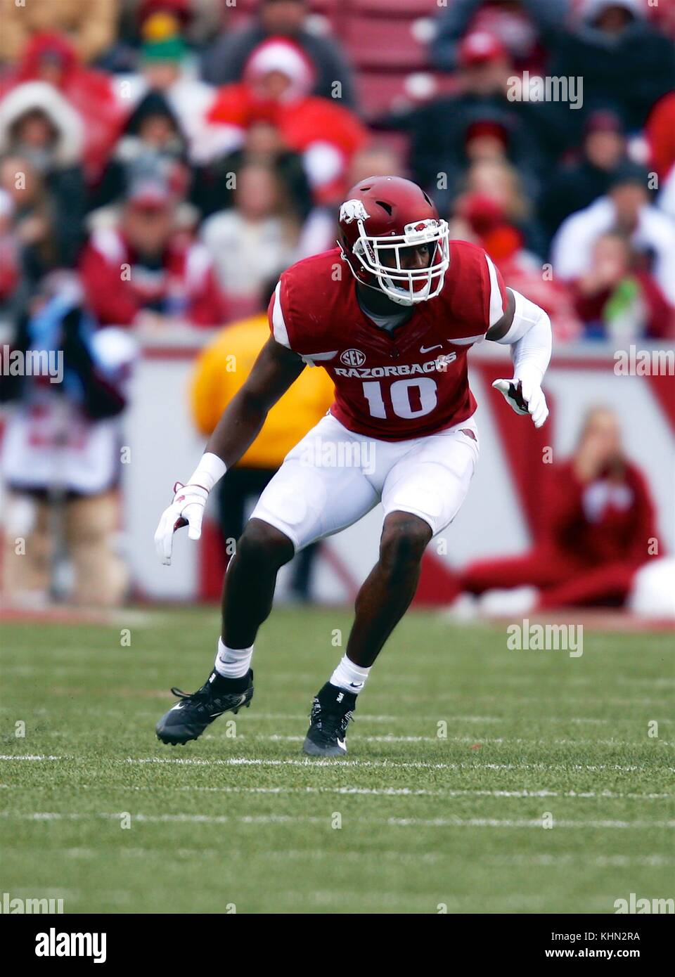 Nov 18, 2017: Razorback line backer Randy Ramsey #10 moves across the ...
