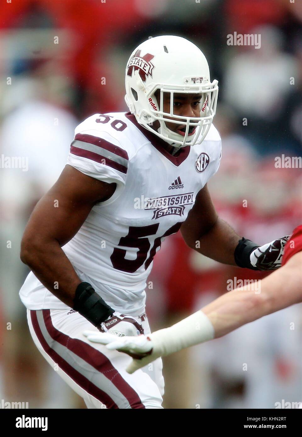 Nov 18, 2017: Bulldog line backer Tim Washington #50 works his way ...