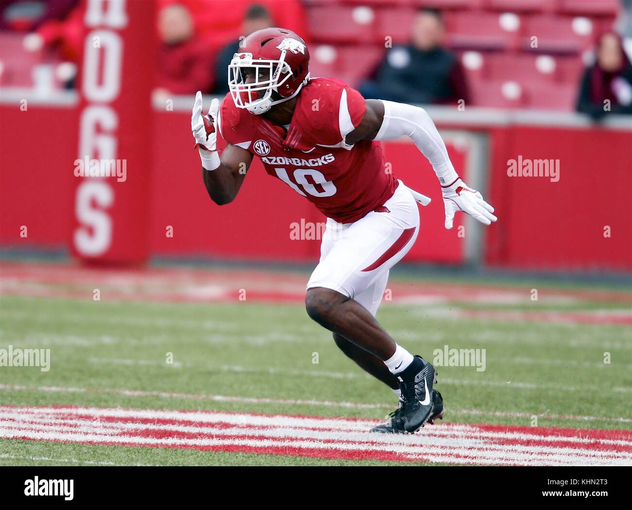 Nov 18, 2017: Randy Ramsey #10 Razorback linebacker comes up the field ...