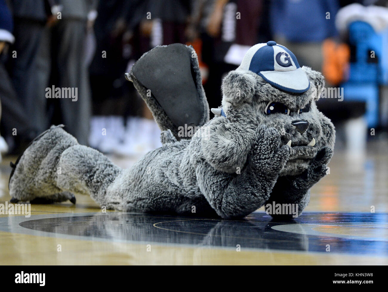 Washington, DC, USA. 18th Nov, 2017. 20171118 - The Georgetown mascot ...