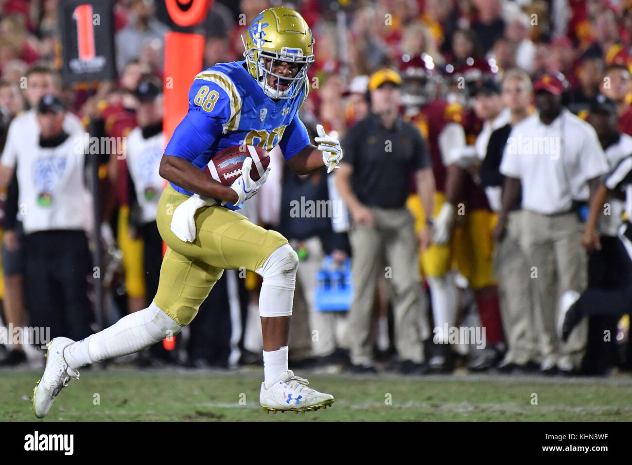 Los Angeles, CA, USA. 18th Nov, 2017. UCLA Bruins tight end Austin ...