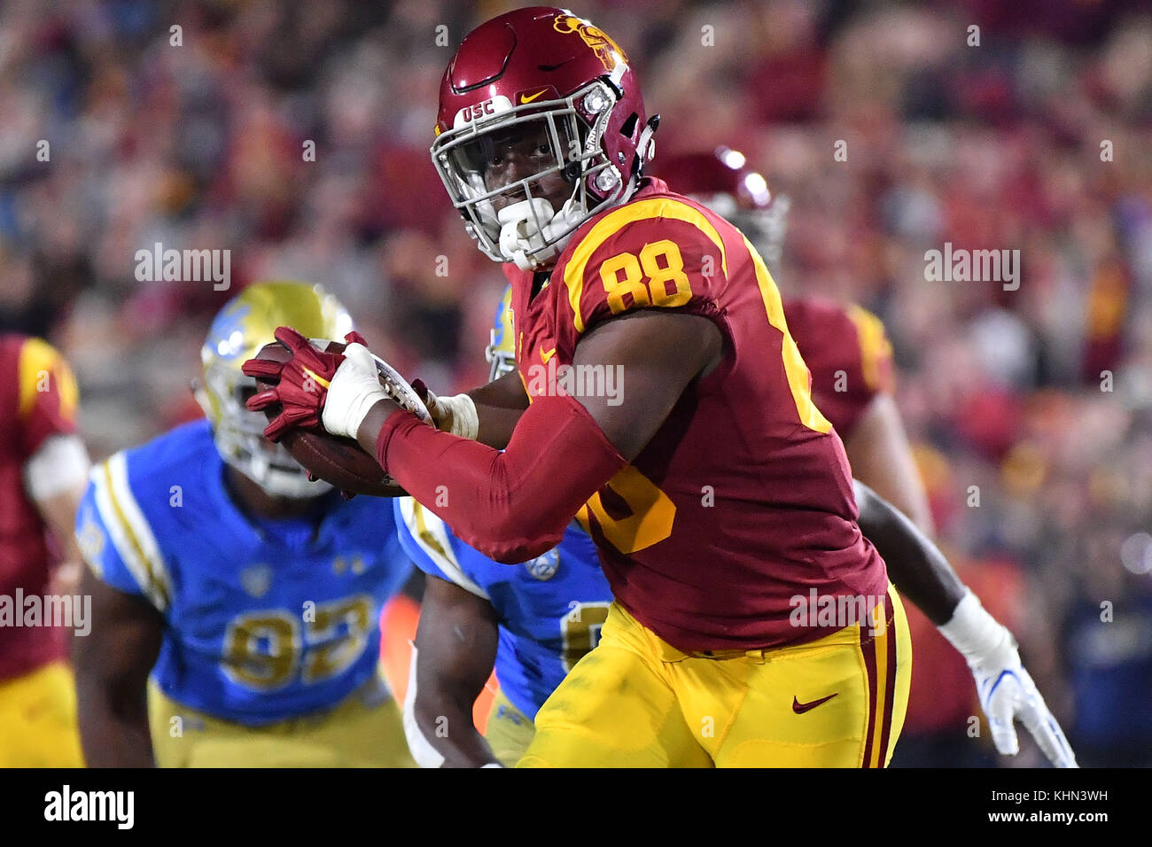 Los Angeles, CA, USA. 18th Nov, 2017. USC Trojans tight end Daniel ...
