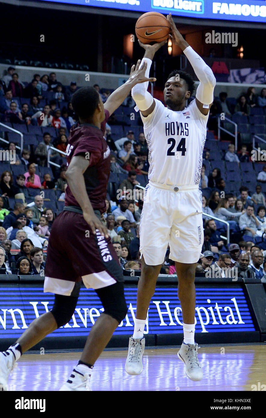 Washington, DC, USA. 18th Nov, 2017. 20171118 - Georgetown forward ...