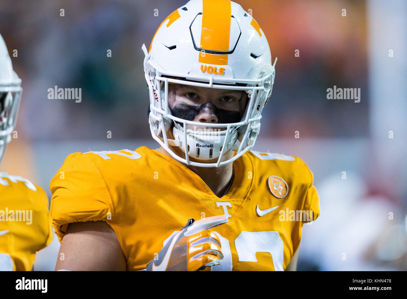 November 18, 2017: Ethan Wolf #82 of the Tennessee Volunteers before ...