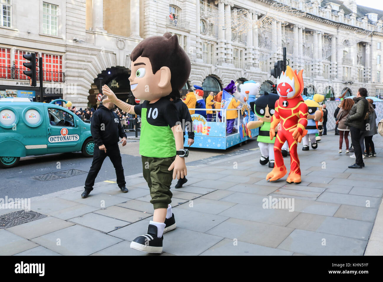 London UK. 19th November 2017. The annual Hamleys Christmas Toy Parade ...