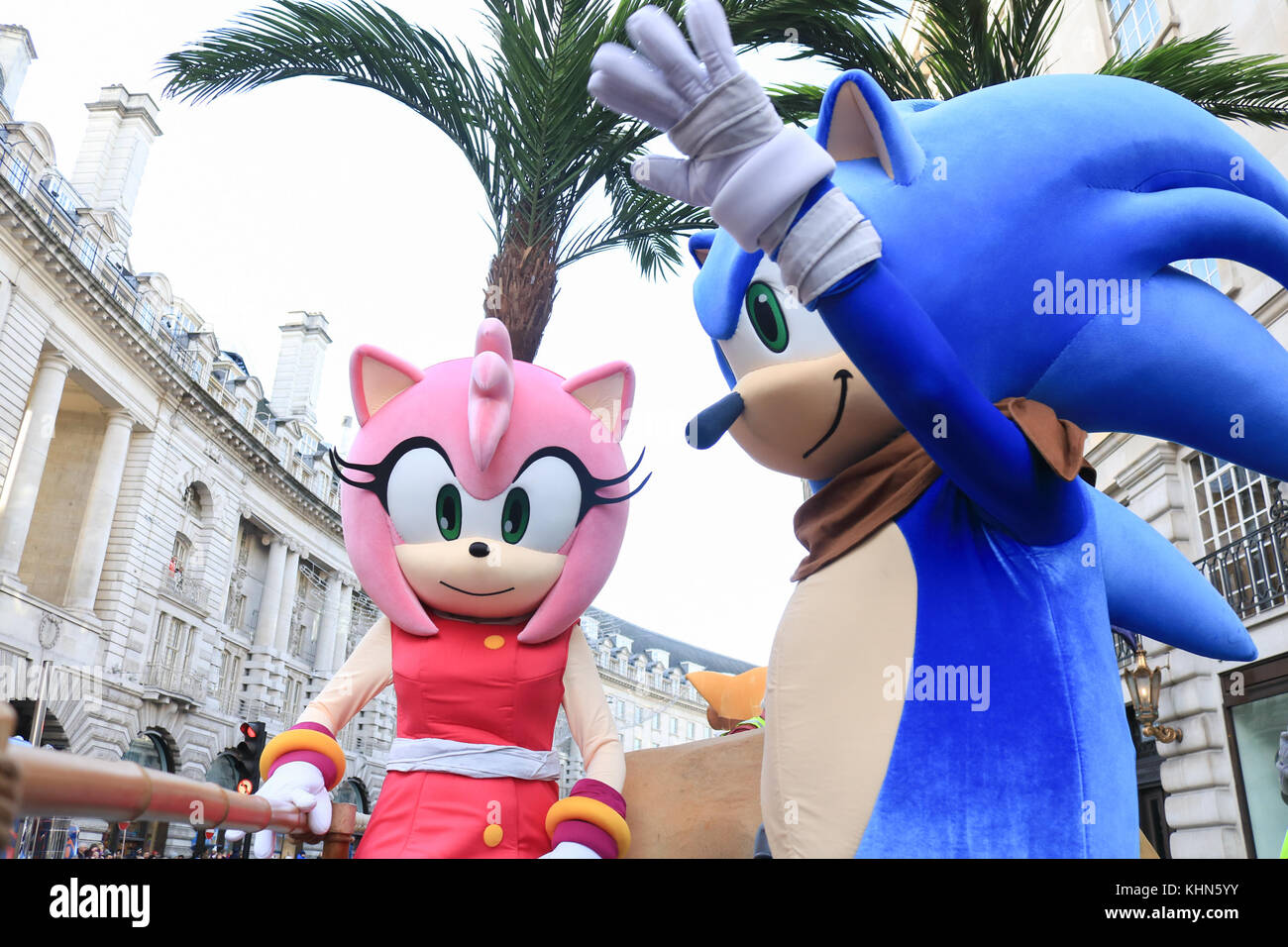 London UK. 19th November 2017. The annual Hamleys Christmas Toy Parade ...