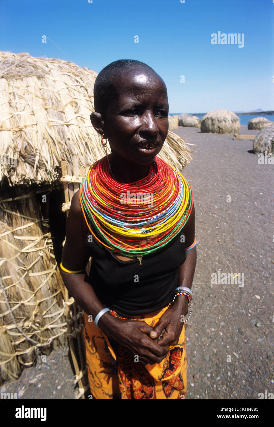 El Molo woman, this is the smallest african tribe with around 150 ...