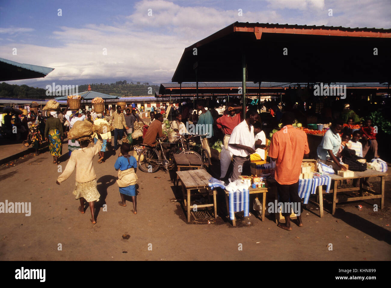 Busy african market at Ruengheri, Rwanda Stock Photo - Alamy