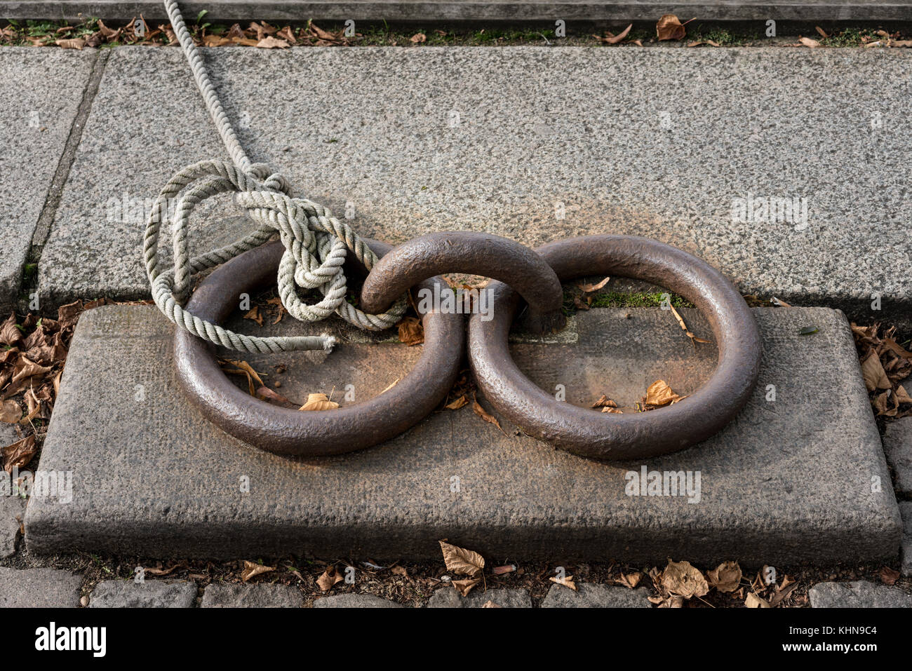 Old iron rings with rope and knot mooring a boat Stock Photo - Alamy