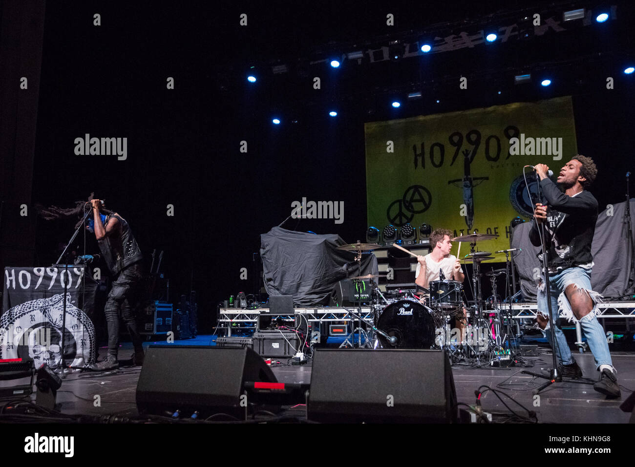 HO99O9 performing live at Coliseu dos Recreios in Lisboa Featuring ...