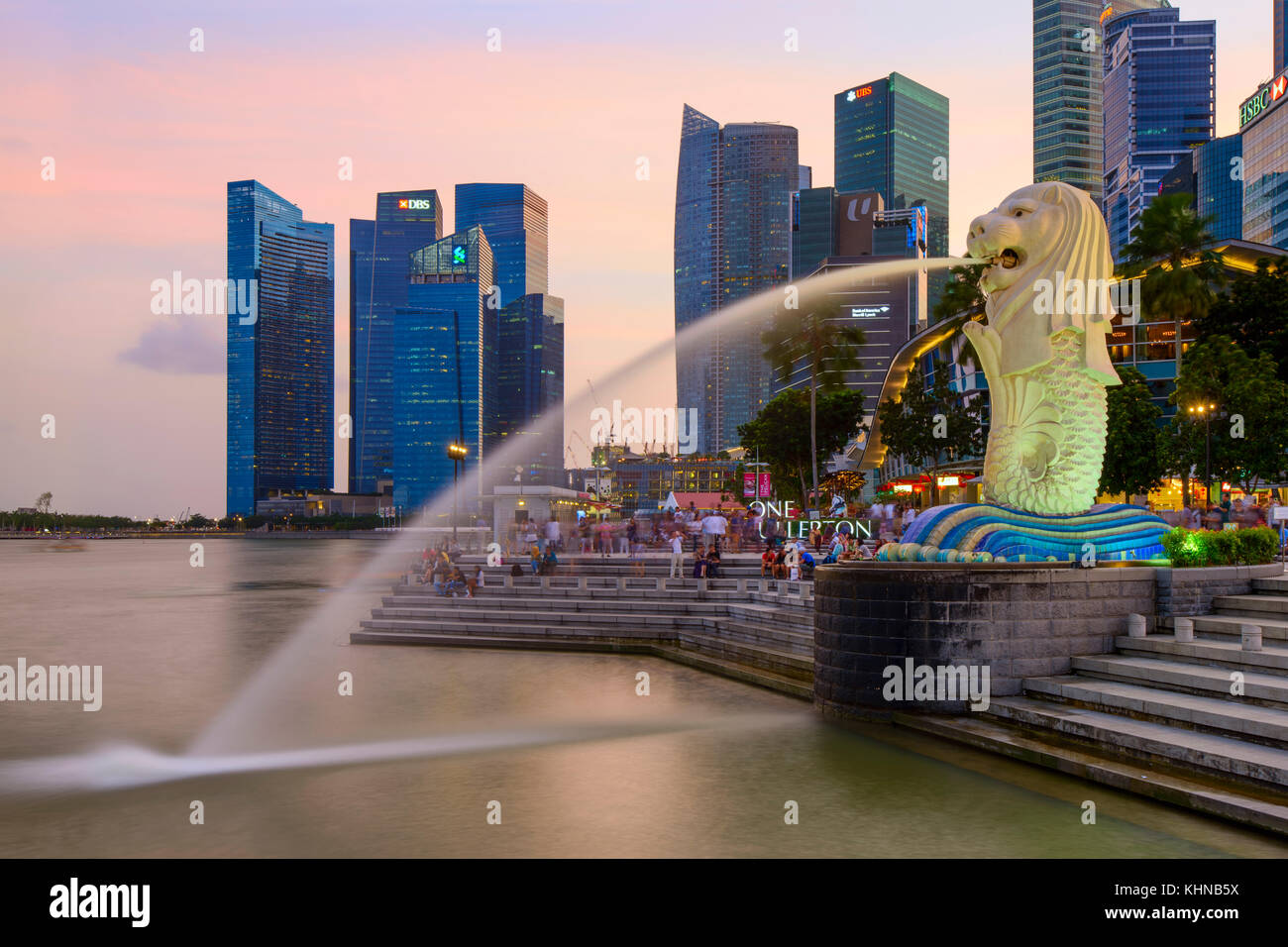 The Merlion and Marina Bay Sands Hotel at Sunset, Marina Bay, Singapore ...