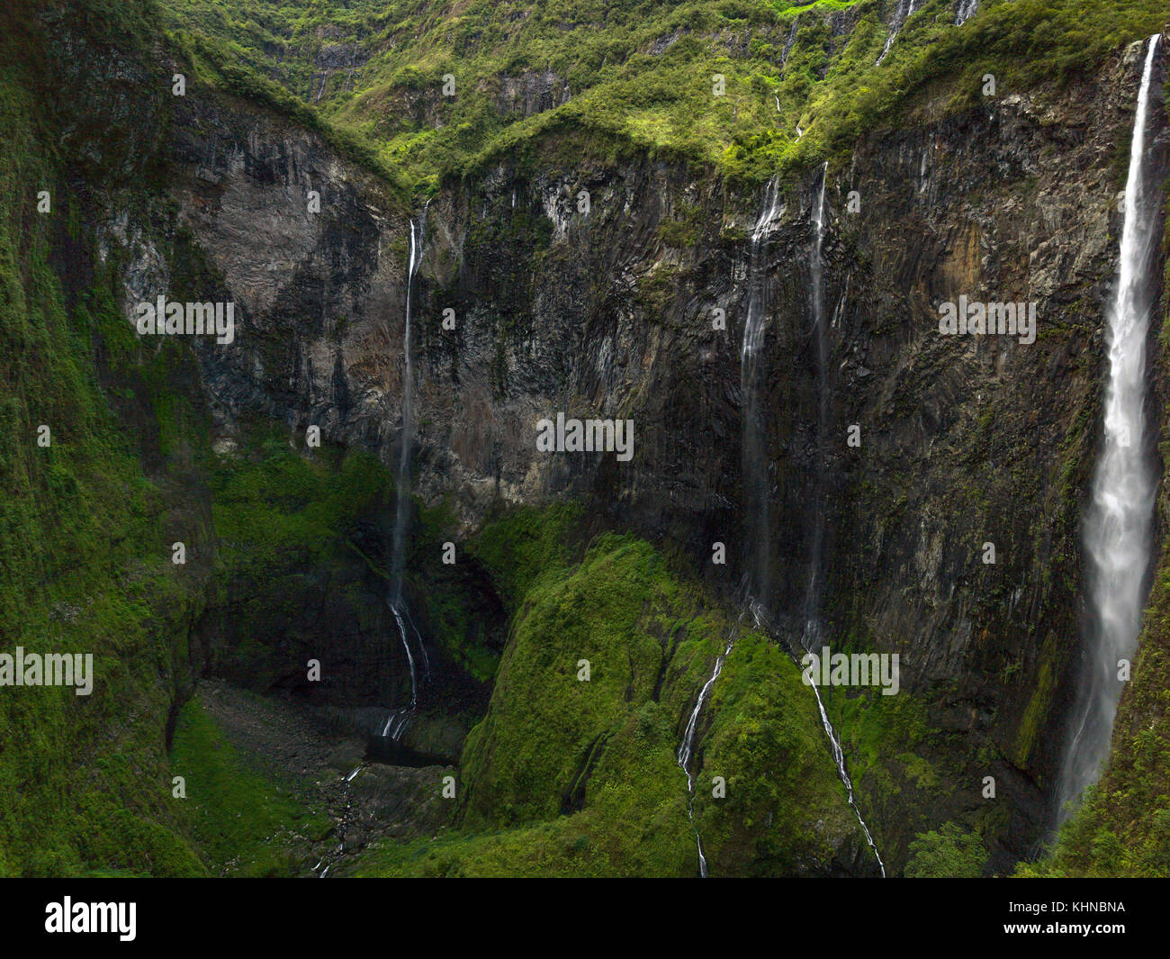 Beautiful waterfall in rainforest can hi-res stock photography and ...