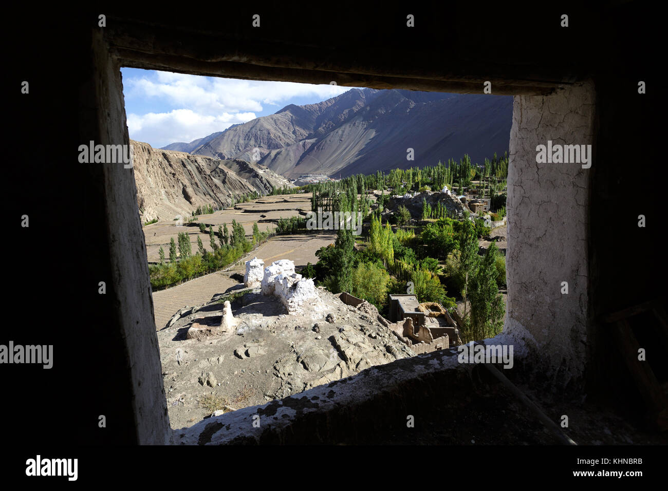 Ladakh traditional village stone houses hi-res stock photography and ...
